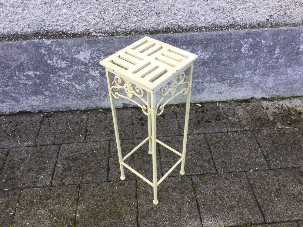 Gebrauchter Metall Blumenhocker - Ständer shabby chic (Gebraucht) in ...