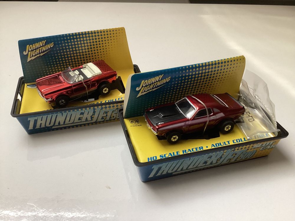 2 x Slot Car "FORD MUSTANG/DODGE CHALLENGER 340“ J.Lightning (Neu und ...