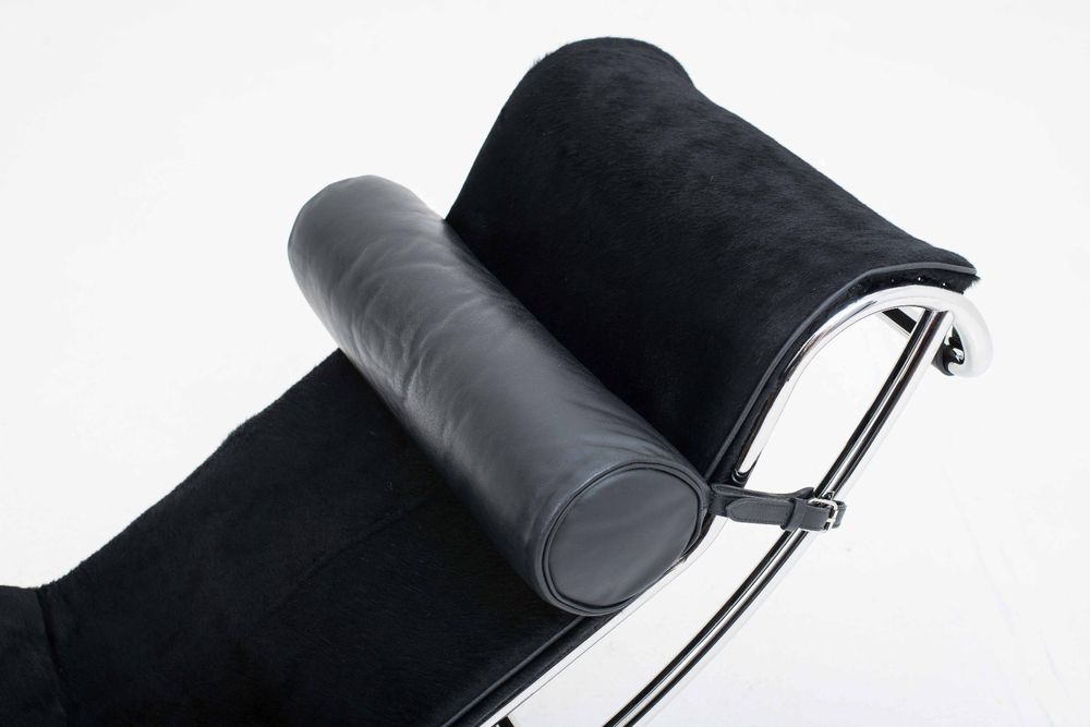 Cassina LC4 Chaise Longue von Le Corbusier - Fell Schwarz (Gebraucht ...