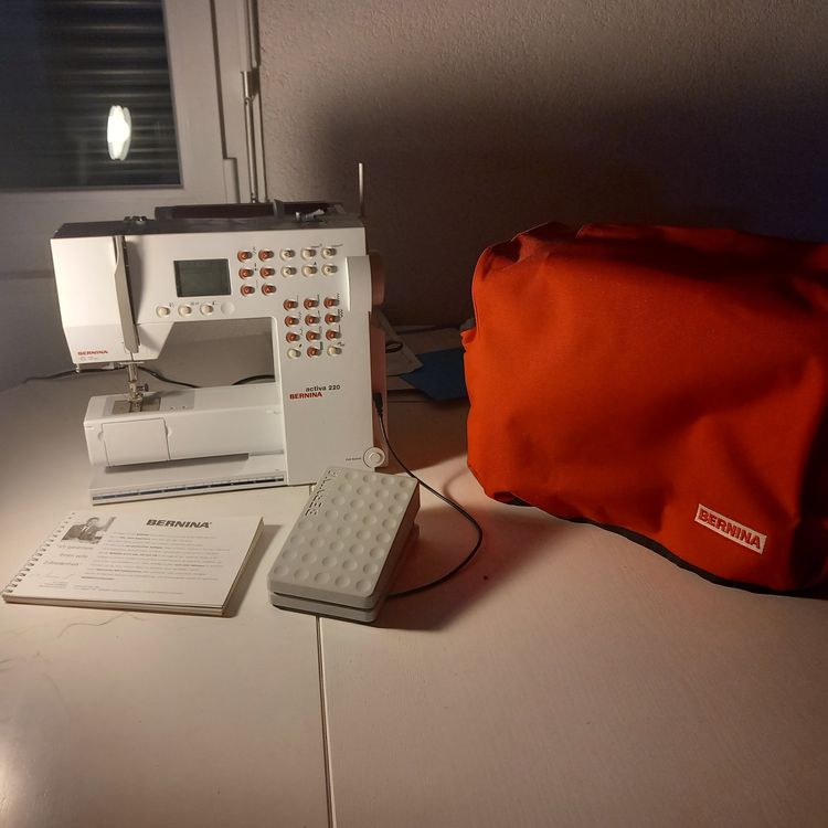 Nähmaschine Bernina Activa 220 mit Zubehör | Kaufen auf Ricardo