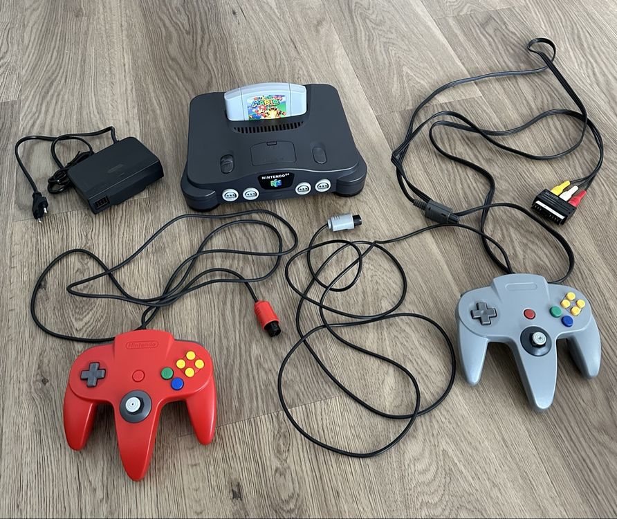 Nintendo 64 Console with Mario game and two controllers! (Gebraucht) in ...