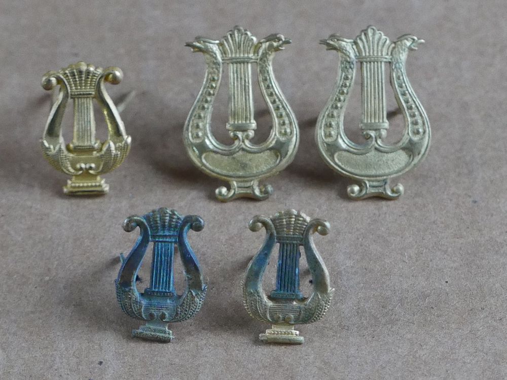 ANTIKE MUSIK ANSTECK-ABZEICHEN HARFE MESSING (Gebraucht) in Balgach für ...