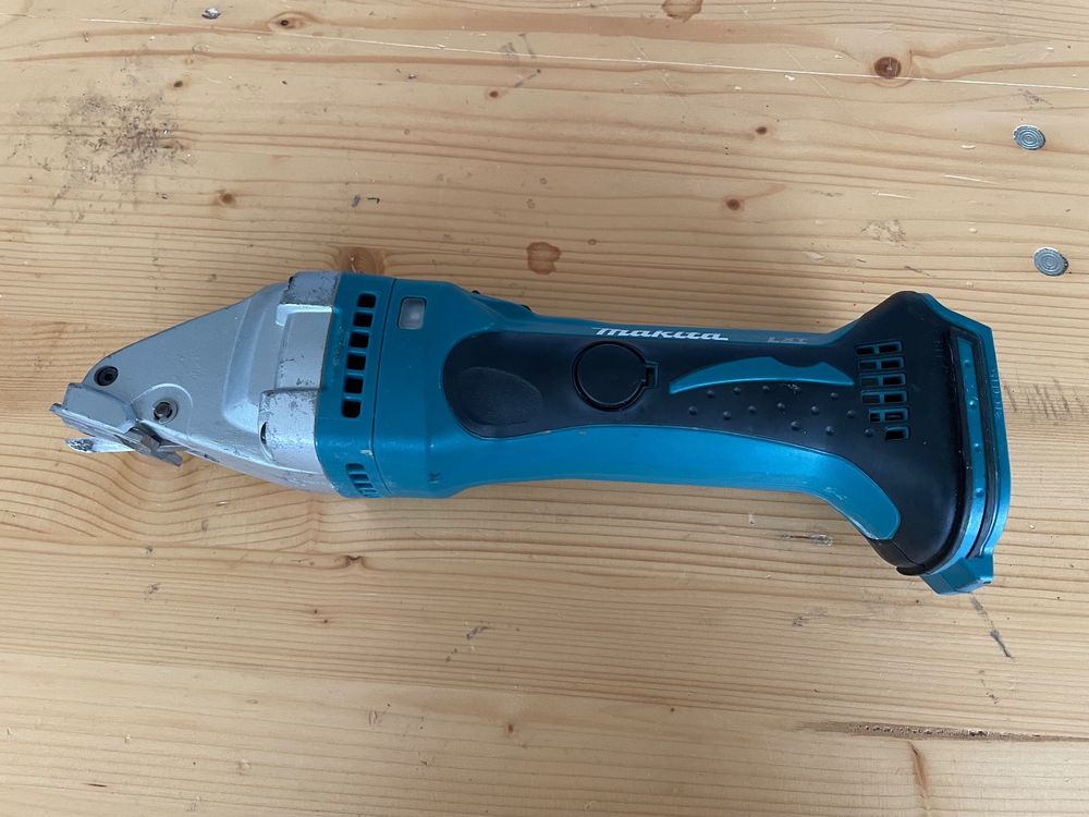 Makita DJS161Z Akku-Blechschere (Gebraucht) in Goldach für CHF 101 – mit Lieferung auf Ricardo ...