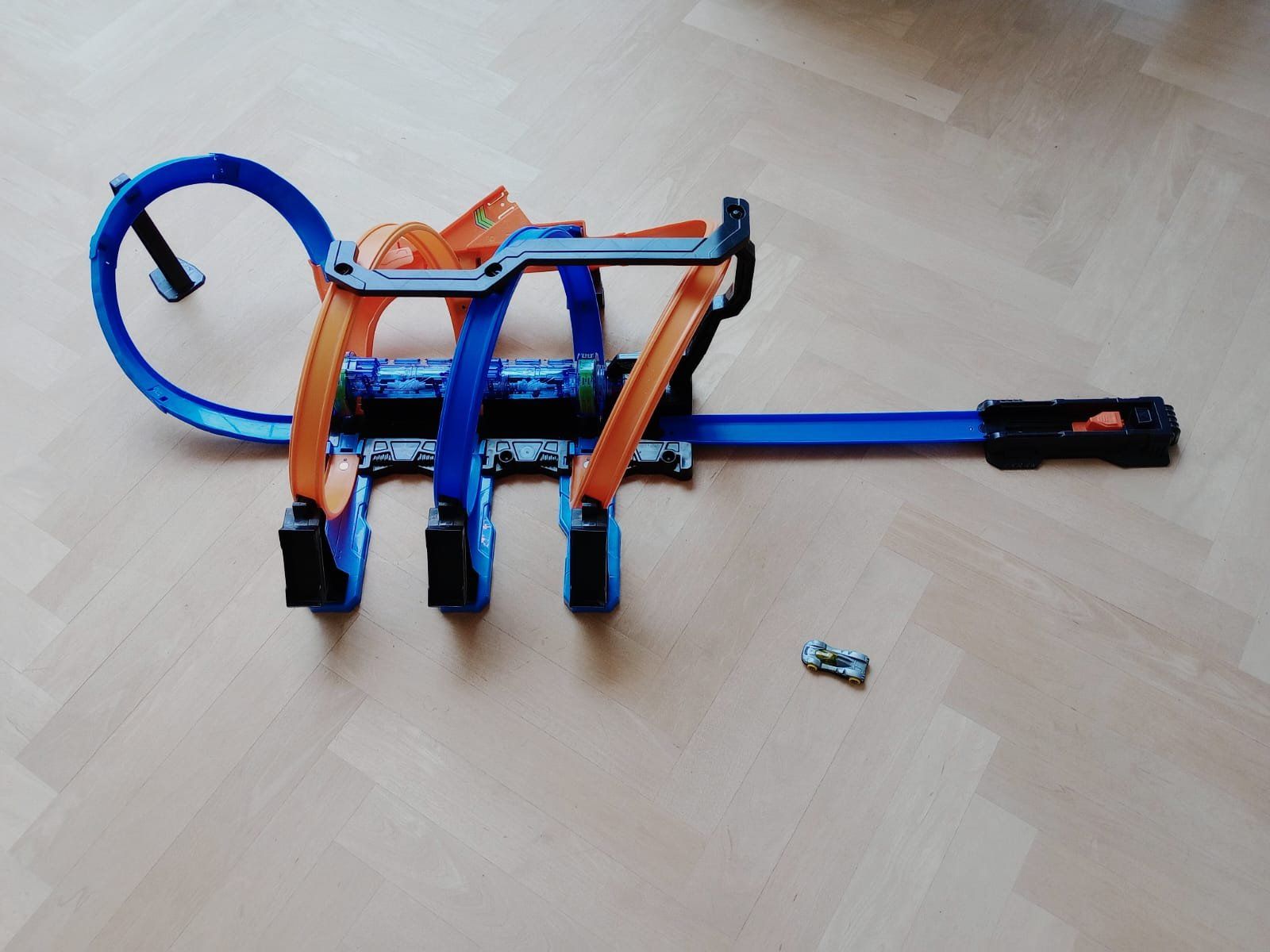 Hot Wheels Corkscrew Crash Set mit 3 Loopings! Korkenzieher (Gebraucht ...