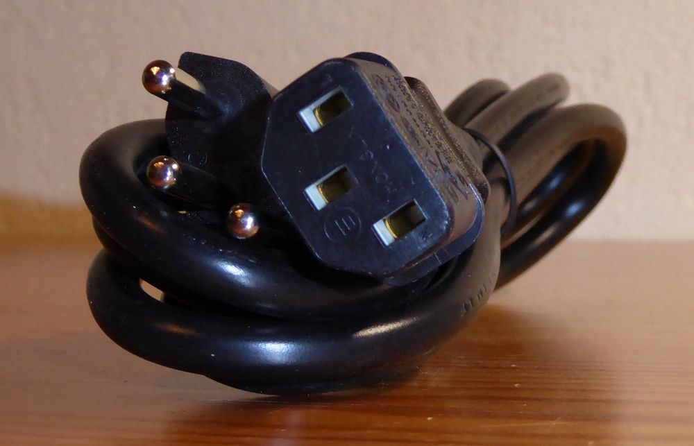 Netzkabel Schweiz T12 auf C13 180 cm lang | Kaufen auf Ricardo