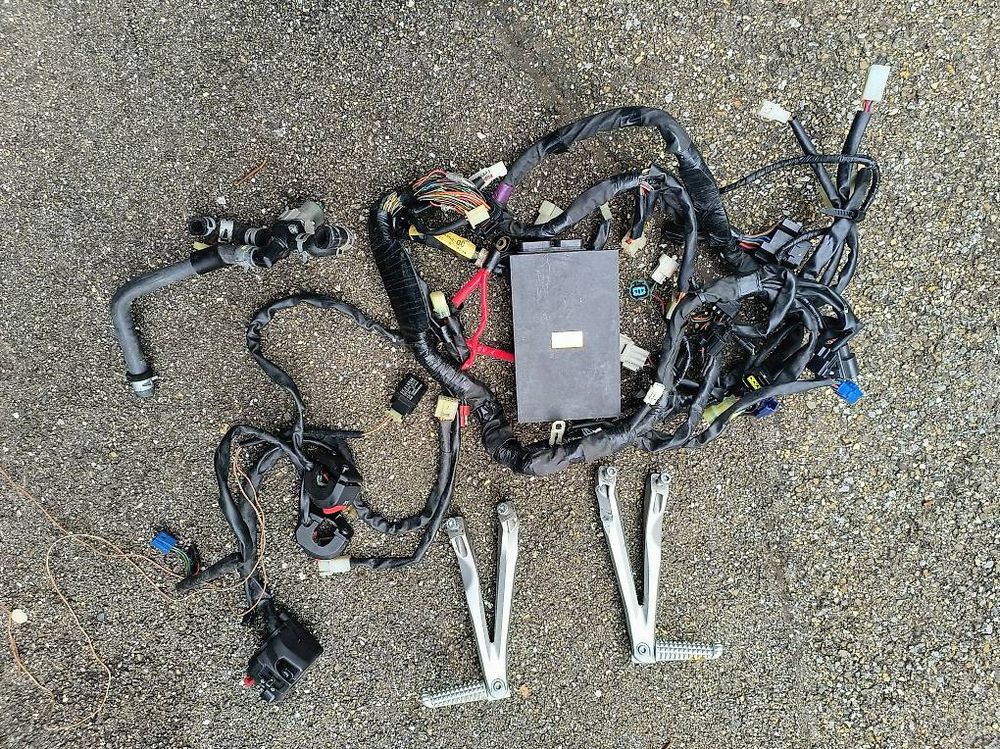 Yamaha R1 rn19 (Gebraucht) in Nürensdorf für CHF 100 – nur Abholung auf ...