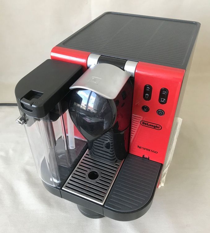 Nespresso Kaffeemaschine mit Milchschäumer (Gebraucht) in Wallisellen für CHF 10 – nur Abholung ...