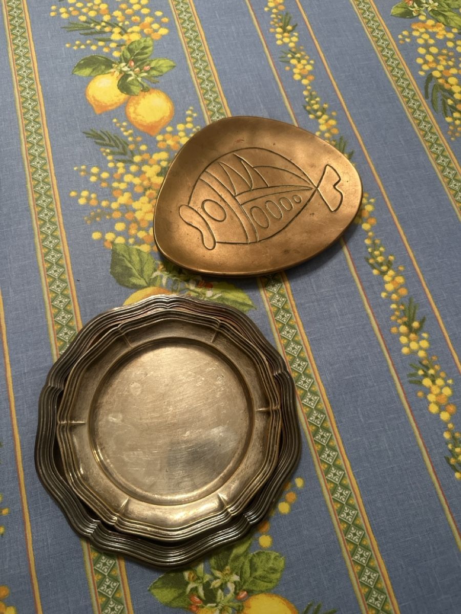 Lot de 3 petits plateaux anciens – bronze et métal argenté – (D ...
