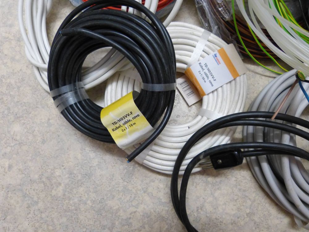 Installationsdrähte, 230V Kabel, Einzugsband und Brieden (Gebraucht) in ...
