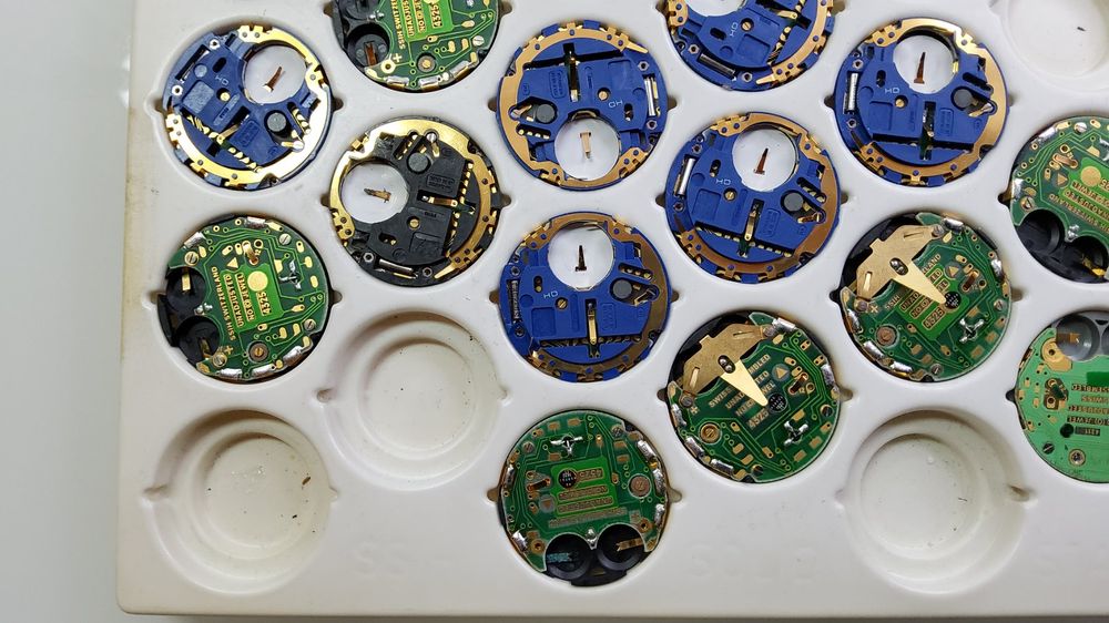 Lot de mouvements LCD Vintage (Defekt) in Malleray für CHF 46 – mit ...