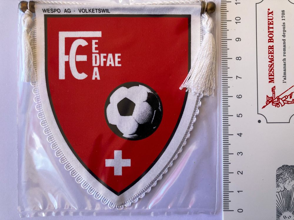 Vintage 1985 Fanion/Wimpel FC DFAE (Neuf avec emballage d'origine) à ...