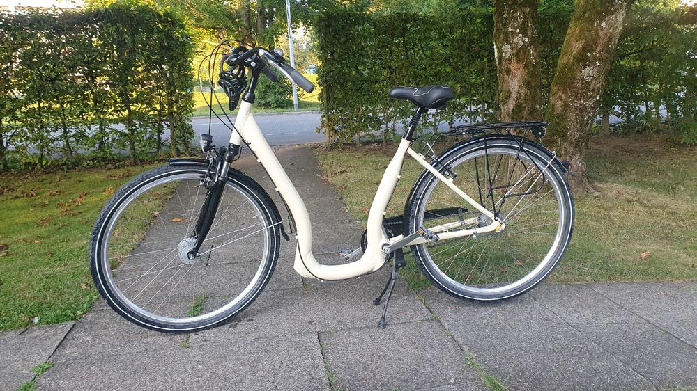 Elegantes Fahrrder Mit Tiefem Einstieg Bild
