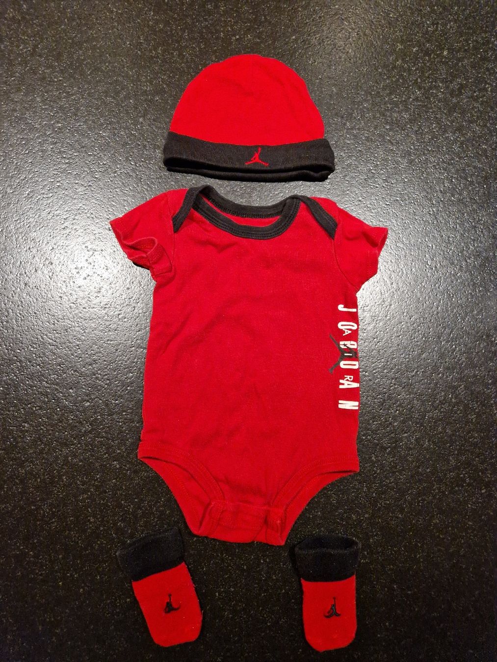 Jordan Air Baby Set, Grösse 74-80 (12 Monate) (Gebraucht) in Dreien für ...