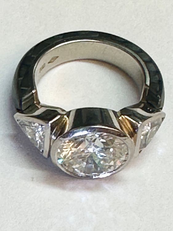 5,09 ct Brillant Ring mit zwei Trillanten | Kaufen auf Ricardo