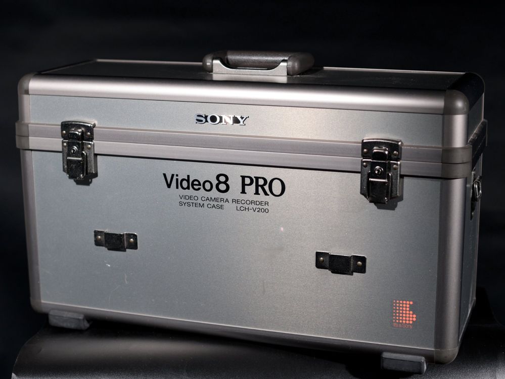 caisse pour caméra Sony video 8 PRO LCH-V200 (Gebraucht) in Biel-Bienne ...