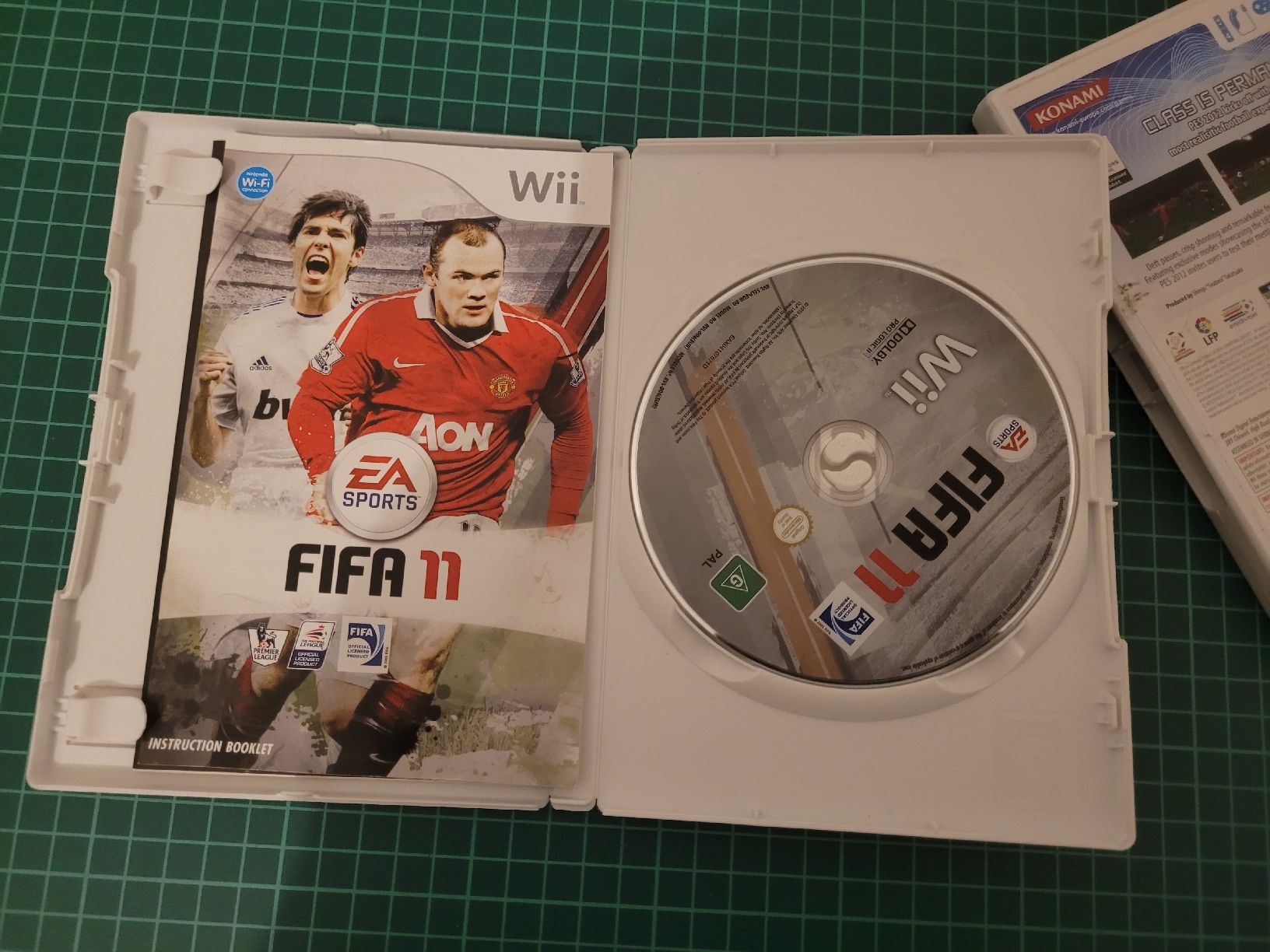 Wii FIFA 11 & Pro Evolution Soccer 2012 - Football Games! (Gebraucht ...