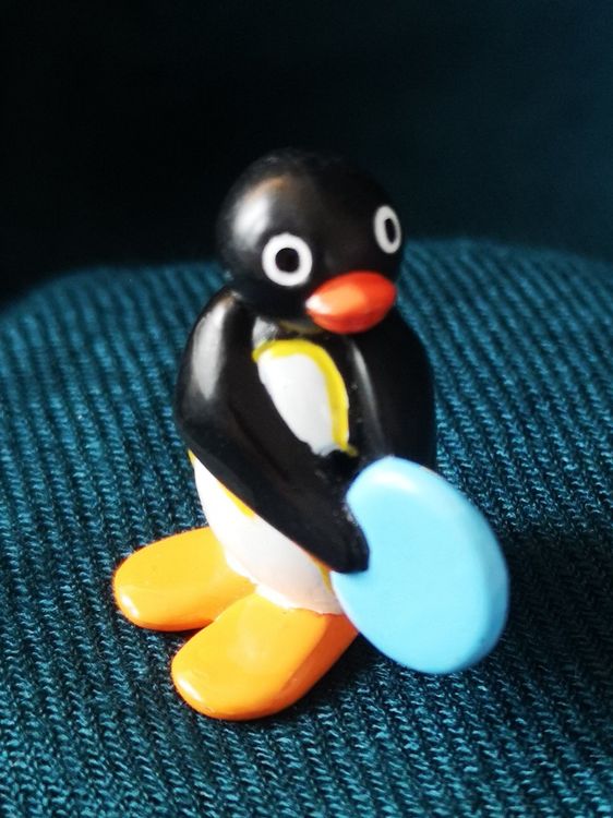 PINGU mit Frisbee - 3 cm - Rar Figur | Kaufen auf Ricardo