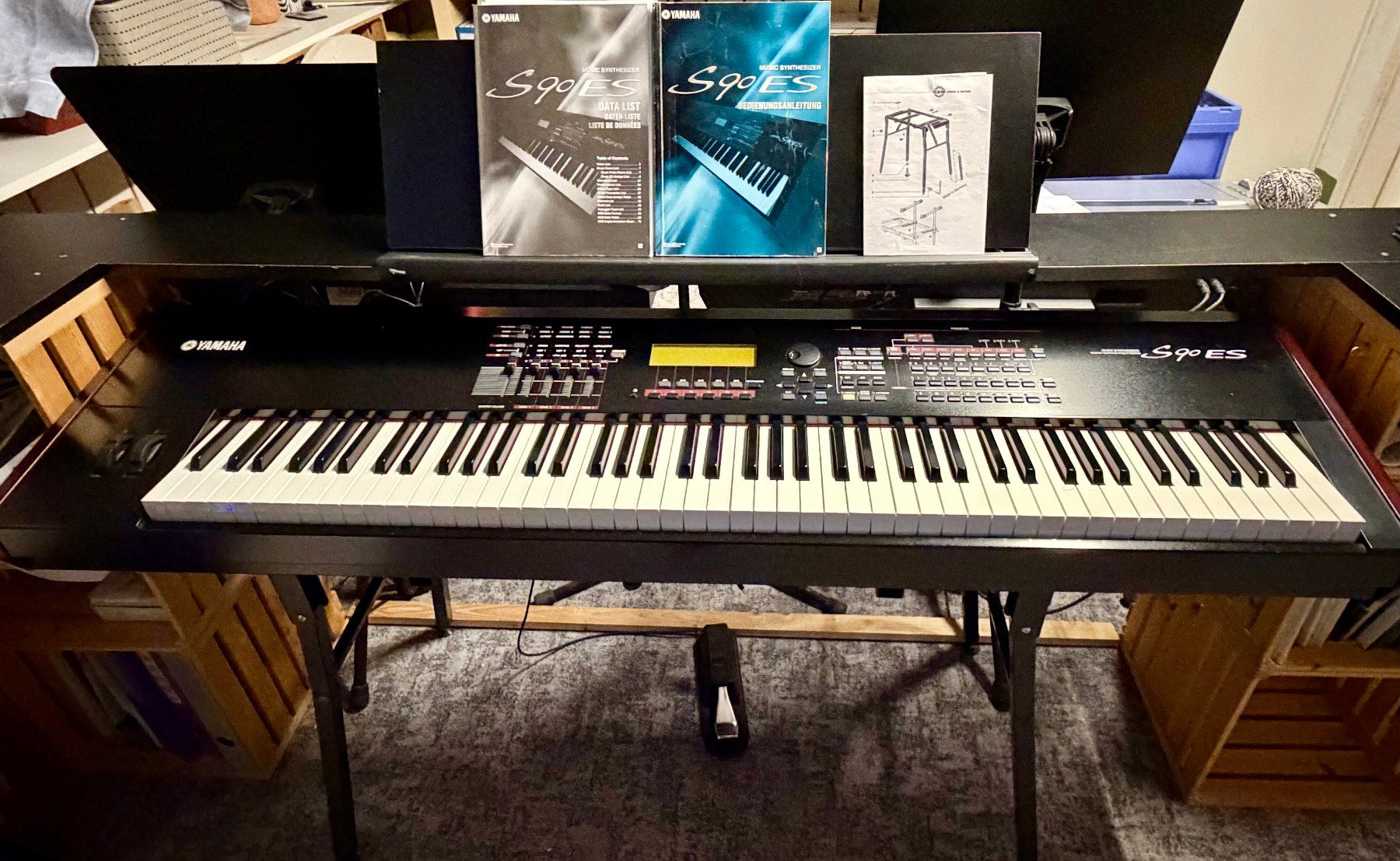 Yamaha S90 ES Synthesizer – mit Case, Key.Ständer, usw... (Gebraucht ...