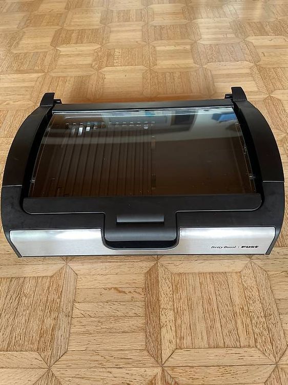 Tischgrill mit Glasdeckel, elektrisch, 2200 Watt (Gebraucht) in Grafenried für CHF 99 – mit ...