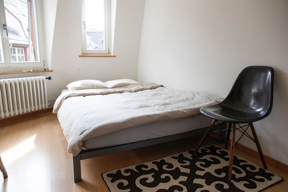 Bett 140x200cm inkl. Rost und Matratze | Kaufen auf Ricardo