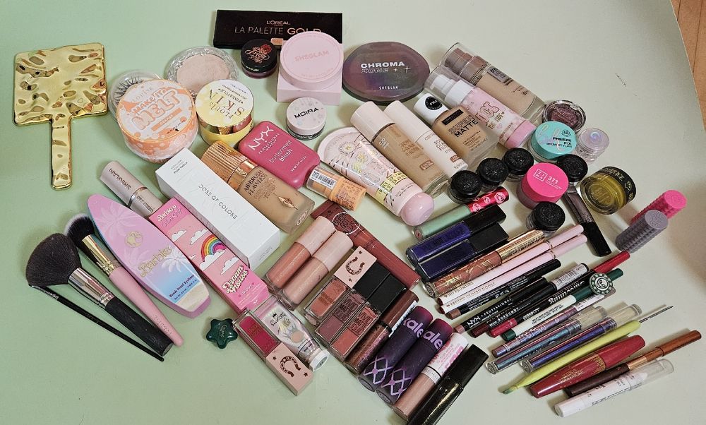 Makeup Set Charlotte Tilbury, Colourpop, KVD, p.louise (Gebraucht) in ...