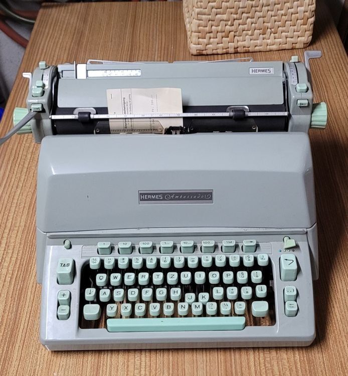 Machine à écrire vintage Hermes Ambassador, année 64 (D'occasion) à ...