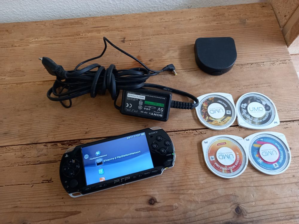 Sony Psp 2004 mit 4 spielen + Acadapter (Gebraucht) in Prez-vers ...