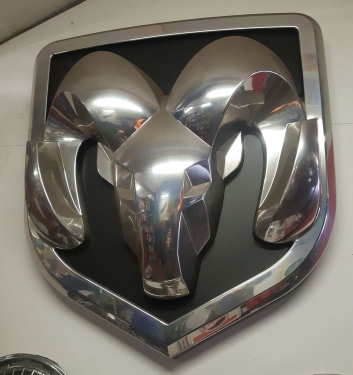 Dodge Emblem aus Showroom (Neu (gemäss Beschreibung)) in Dulliken für ...