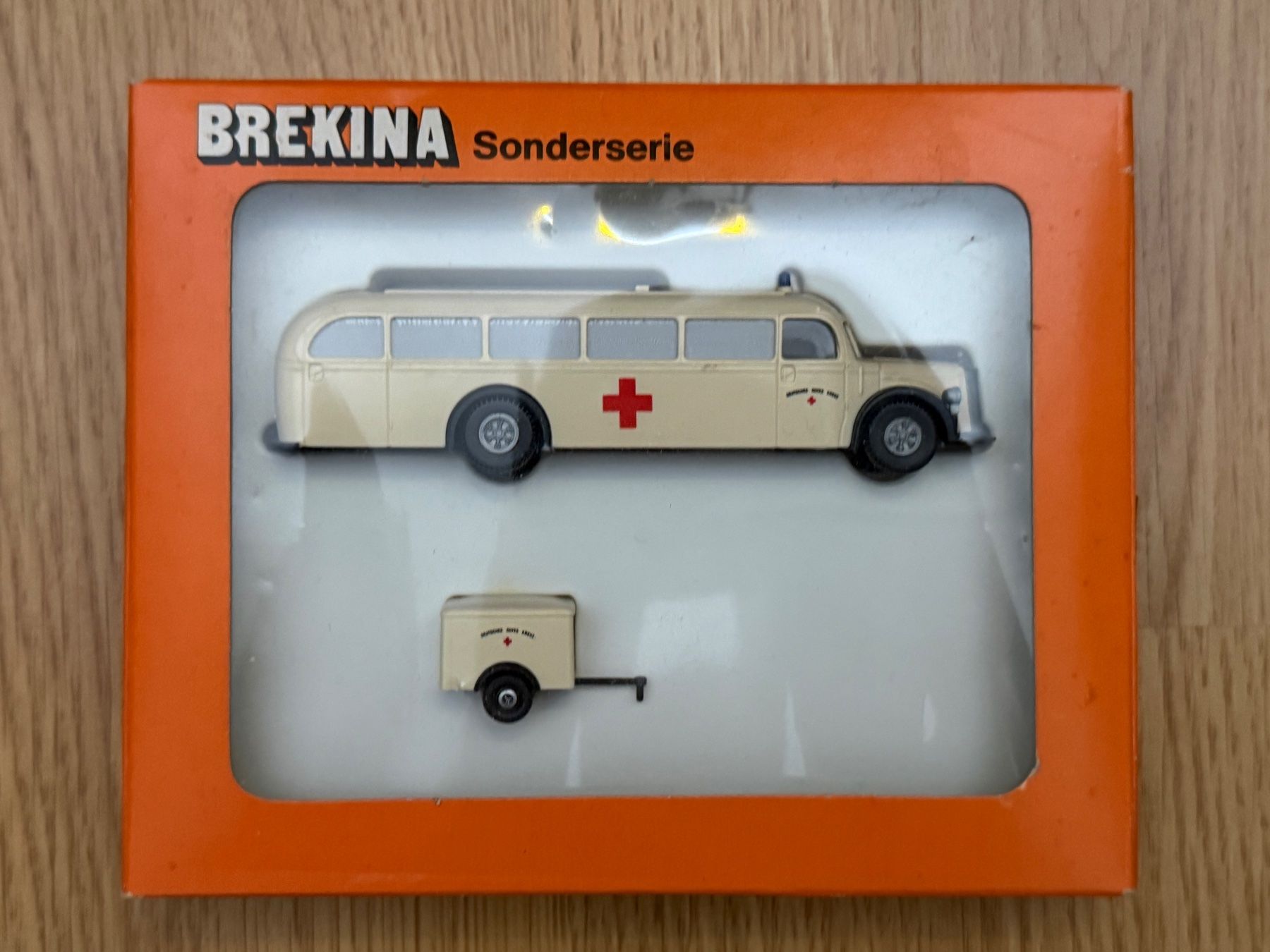 Brekina autobus et remorque ambulance Croix Rouge 1/87 (Neu und ...