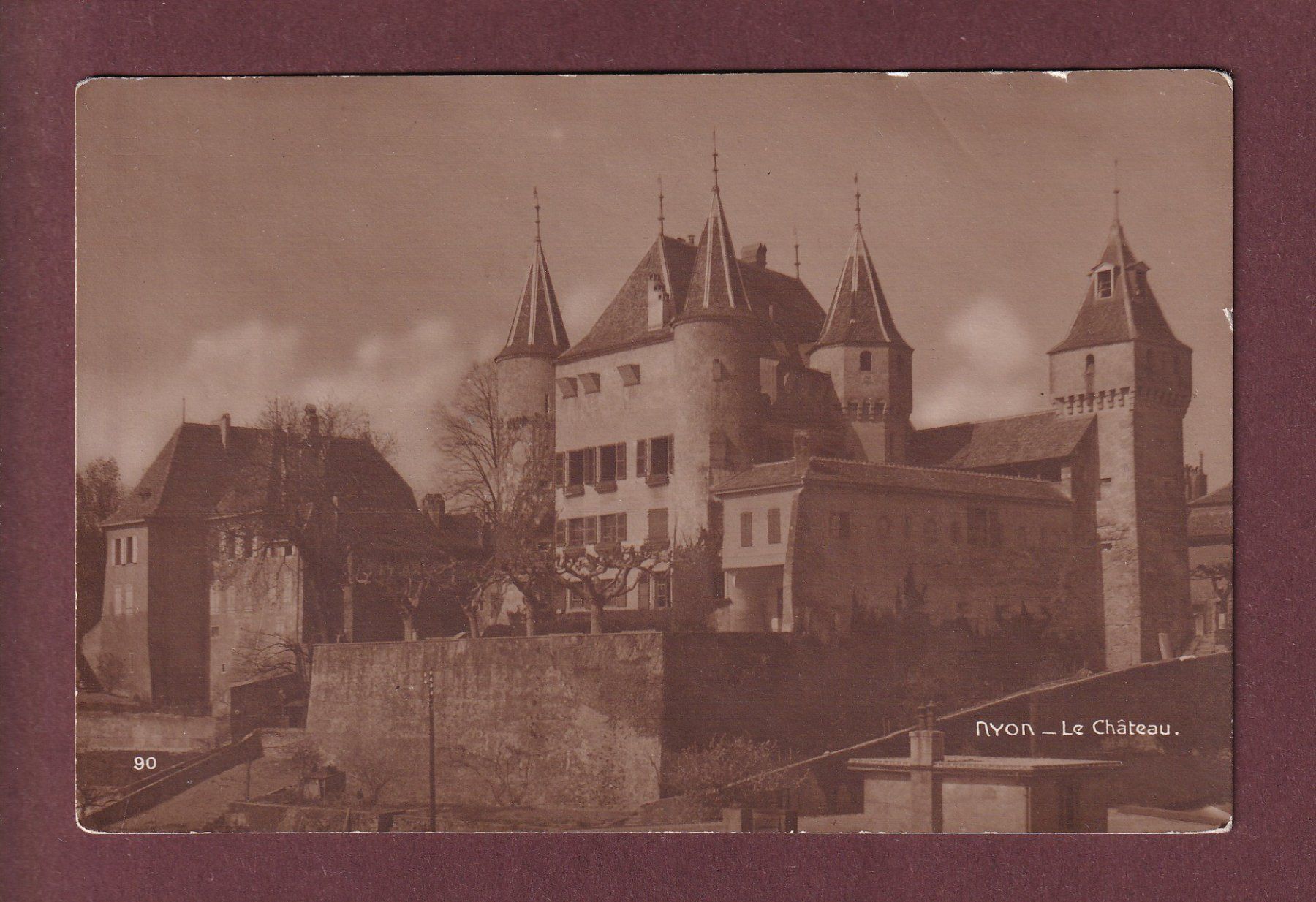 NYON - Le Château (D'occasion) à Pully pour CHF 5 – avec livraison ...
