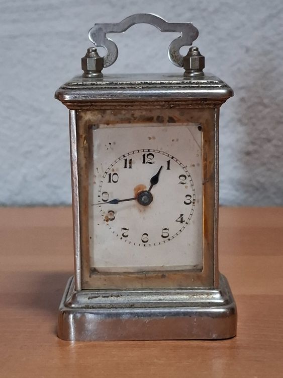 Petite horloge de table ancienne (Defekt) in Marsens für CHF 20 – mit Lieferung auf Ricardo kaufen