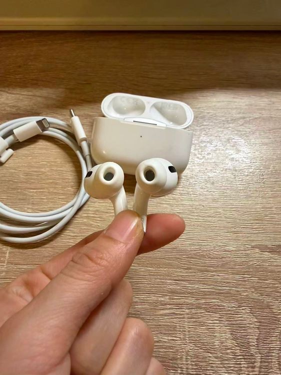 Airpods Pro Gen. 1 with original cable (Gebraucht) in Zurich für CHF 1 ...