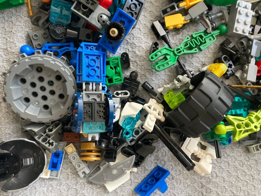 1 Kg Lego Bionicel gross und kleine Teile ab 1 Franken (Gebraucht) in Volketswil für CHF 3 – mit ...