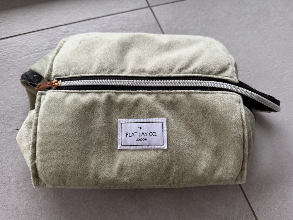 Trousse de maquillage The Flat Lay Co. – très bon état (D'occasion) à ...
