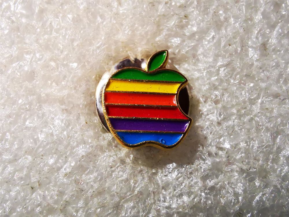 Ansteckpin: Apple Logo (Gebraucht) in Oppligen für CHF 1 – mit ...