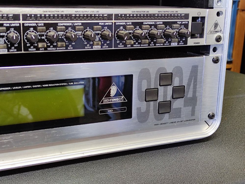 Behringer Eurorack UB1832FX Pro mit Ultra-Dyne Pro (Gebraucht) in ...