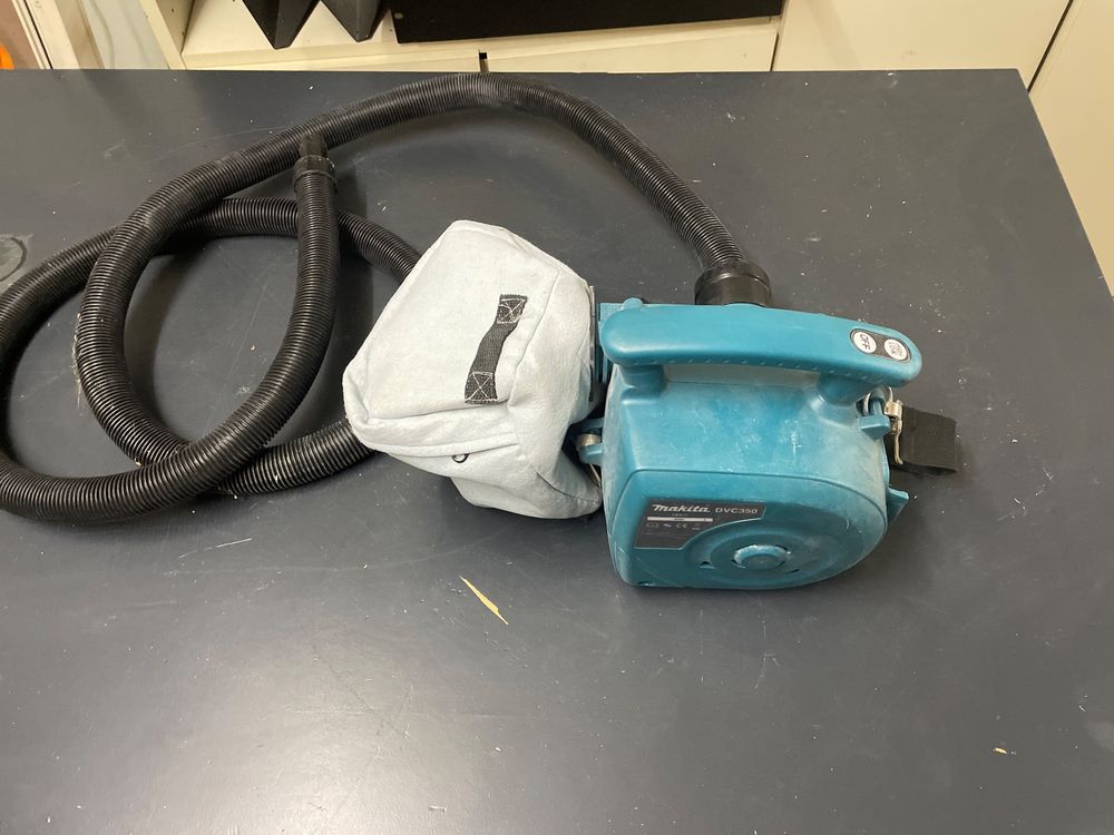 Makita DVC 350 Akku Staubsauger (Gebraucht) in Dagmersellen für CHF 41 ...