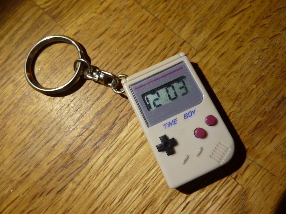GAME BOY Schlüsselanhänger NINTENDO TIME BOY 40 mm x 25 mm (Gebraucht ...