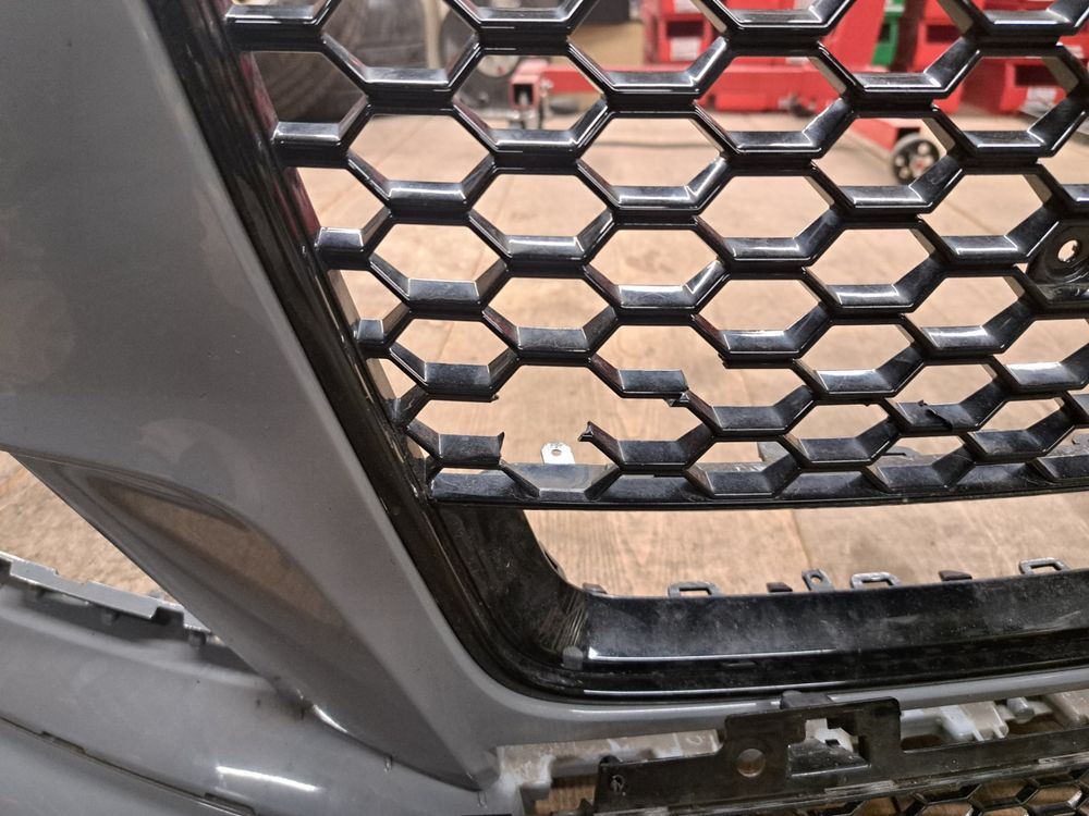 Audi RS3 8V Vorfacelift Stossfänger (Gebraucht) in Oey für CHF 4 – nur ...