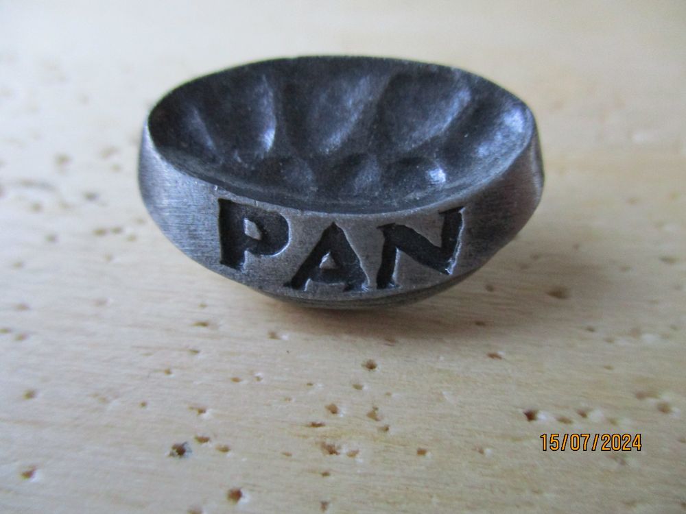 Pan Pin (Neu (gemäss Beschreibung)) in Felsberg für CHF 0.5 – mit Lieferung auf Ricardo kaufen