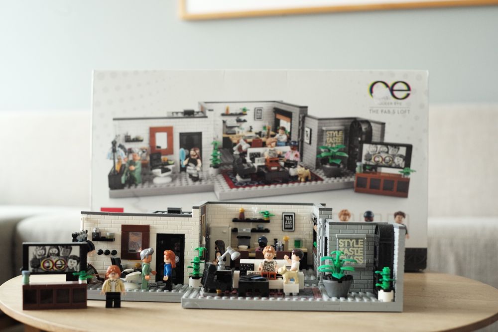 Lego 10291 Queer Eye – The Fab 5 Loft (Gebraucht) in für CHF 34.5 – mit ...