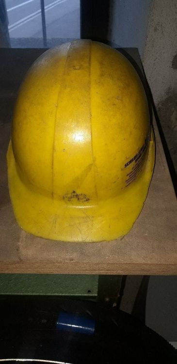 Gelber Bauhelm (Gebraucht) in Höri für CHF 6 – mit Lieferung auf ...