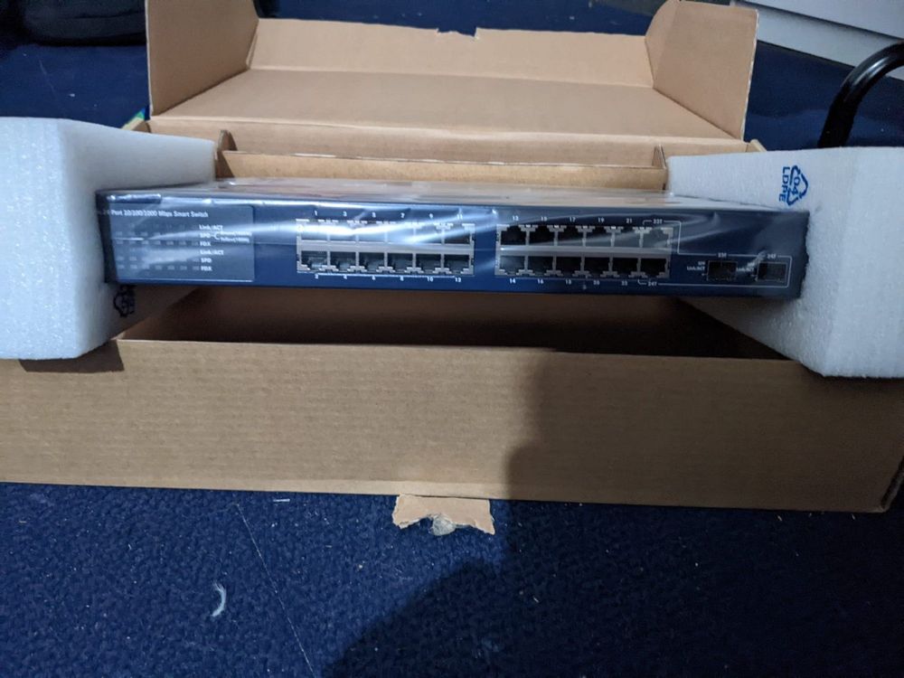 ProSafe 24 Port Smart Switch - 1000 Mbps- völlig ungeöffnet (Neu und ...