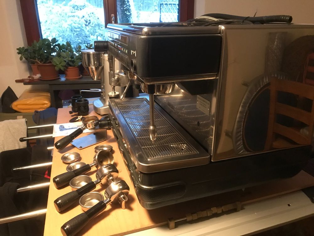 La Cimbali Kolbenmaschine M32 Bistro mit Mazzer Kaffemühle (Gebraucht ...