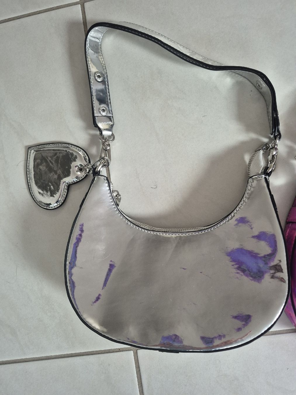 Trendige 2 kleine Taschen mit Herz-Anhänger, top Zustand! (Neu (gemäss ...