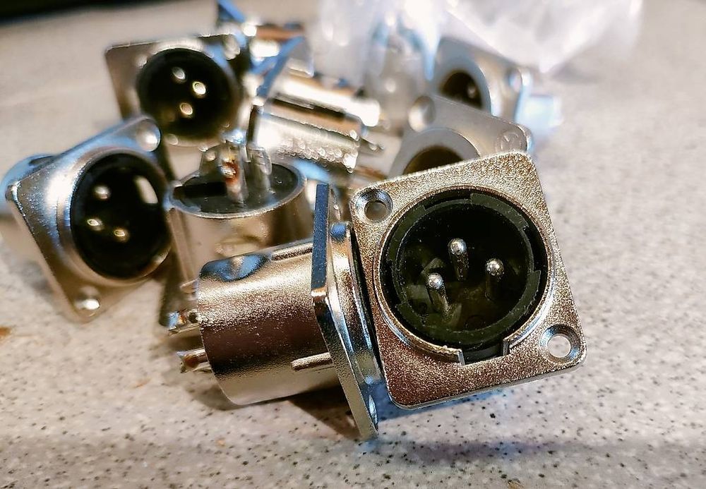 XLR- Installationsmaterial unbenützt (Neu und originalverpackt) in ...