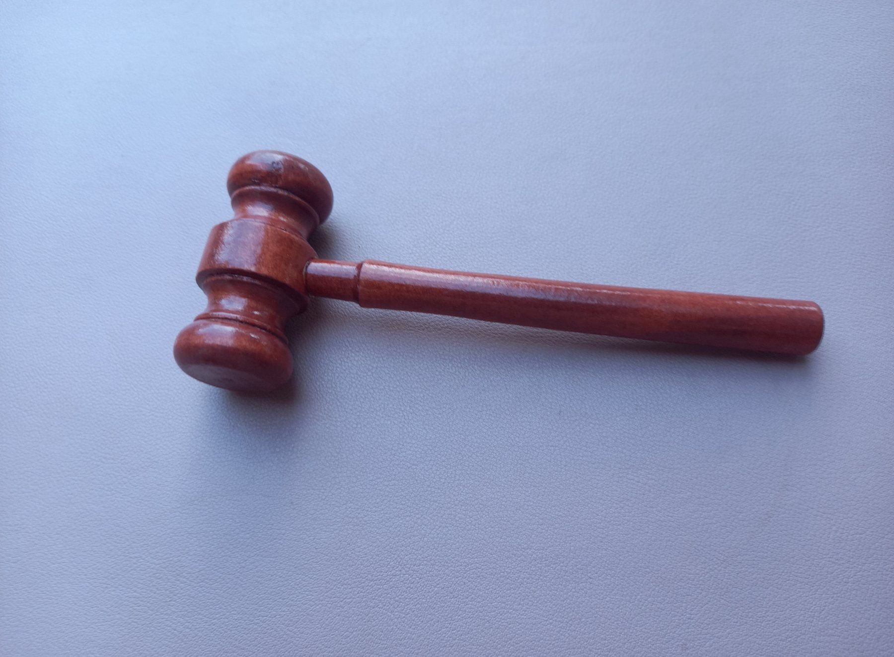 2x Richterhammer aus Holz - Marteau de juge en bois (Neuf (Voir ...