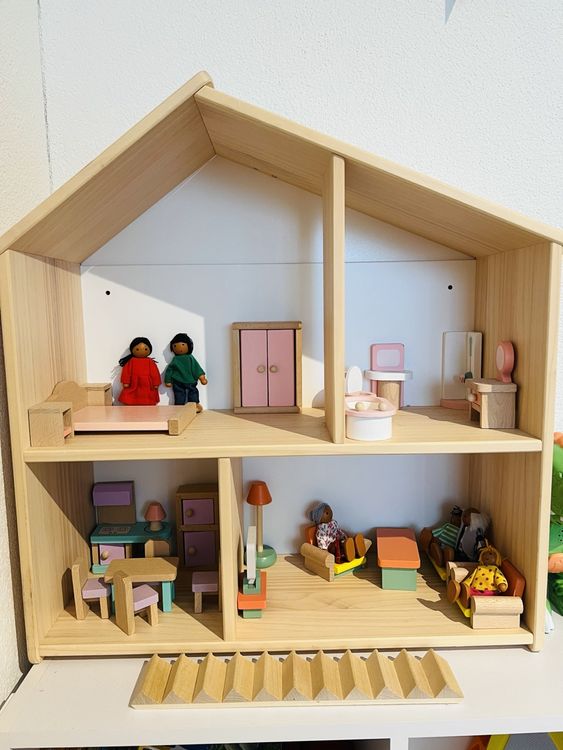 Puppenhaus Inkl M bel Holzpuppen Gebraucht In Volketswil F r CHF 25