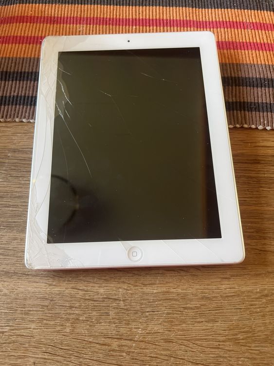 IPad 4 (32 GB) A1460 (WIFI) mit defektem Display | Kaufen auf Ricardo