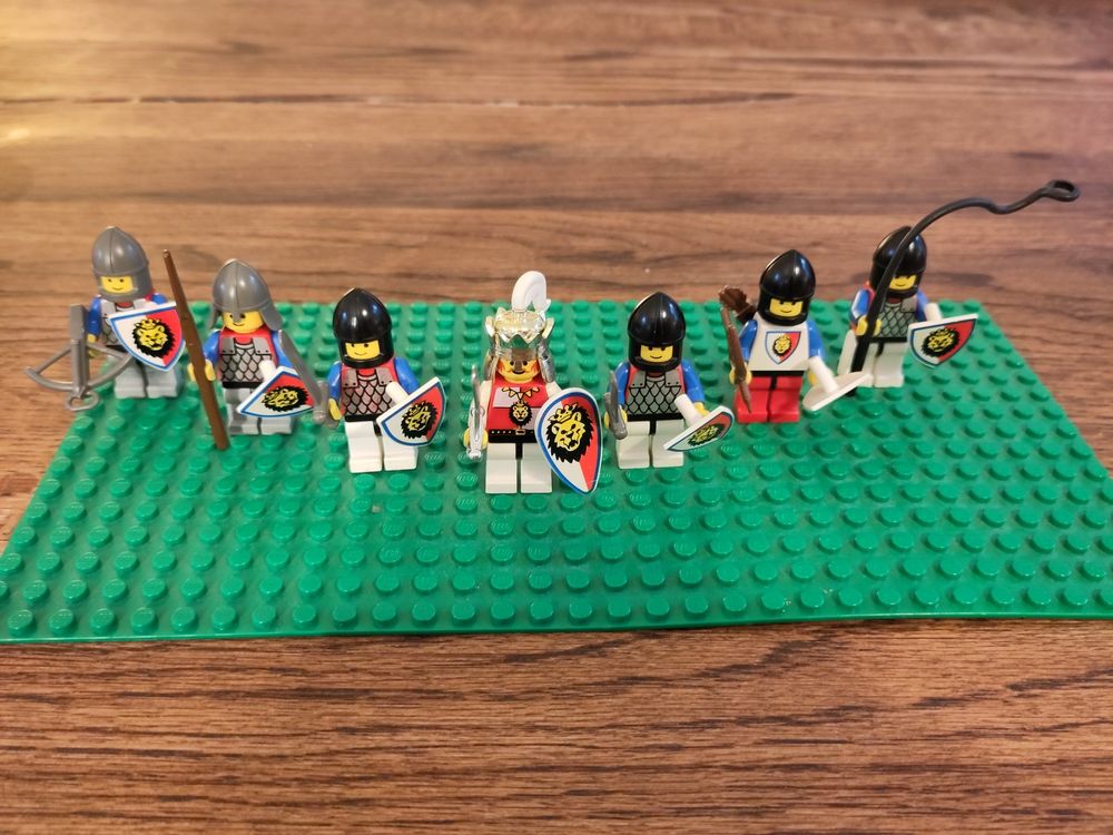 Sieben Lego Castle Royal Knights Minifigures / Minifiguren | Kaufen auf ...